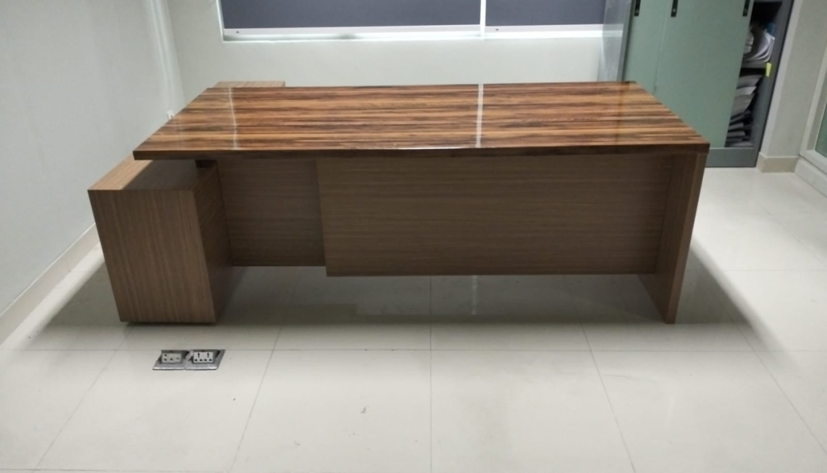 Beli Perlengkapan Kantor Meja Laptop Terbaru - Meja Kantor