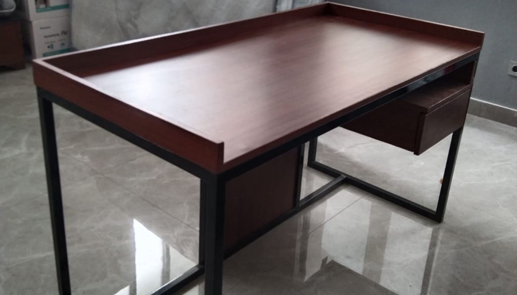 Produsen Meja Kerja Pribadi Custom Surabaya - Meja Kantor